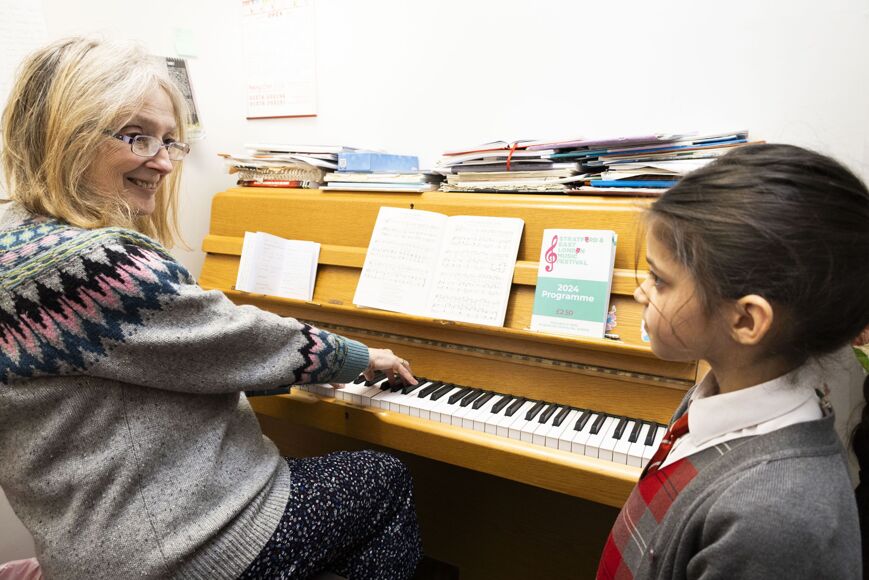 The benefits to learning a musical instrument and how to practise a ...