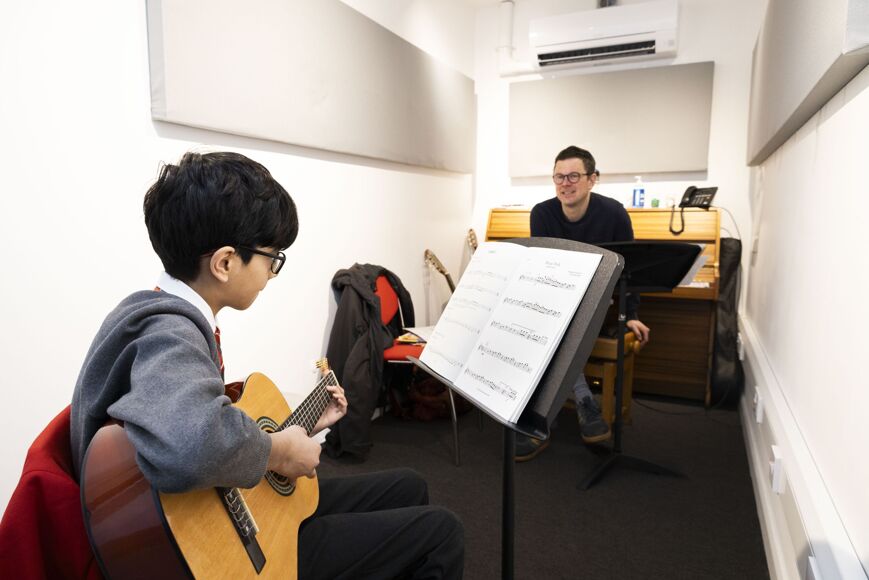 The benefits to learning a musical instrument and how to practise a ...