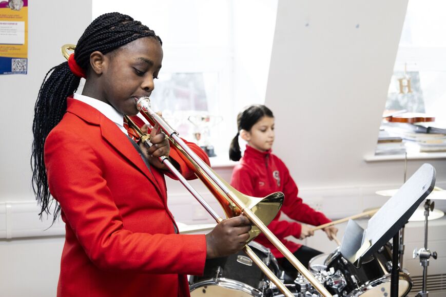 The benefits to learning a musical instrument and how to practise a ...
